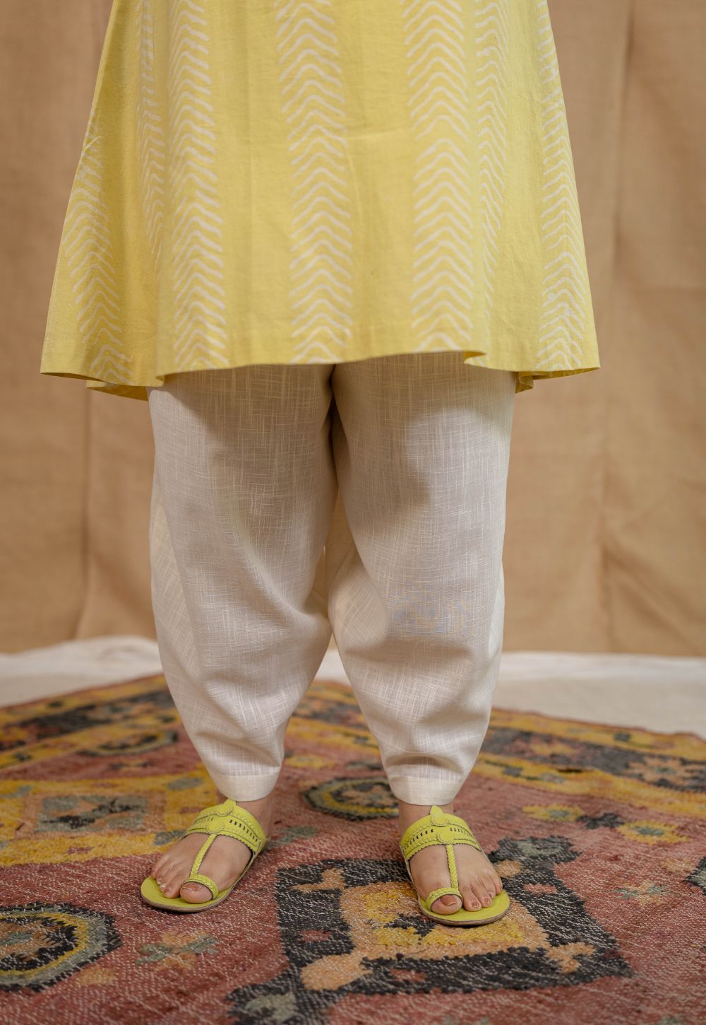 Off-White Solid Slub Cotton Afghan Pant – THE INDIAN ETHNIC CO.